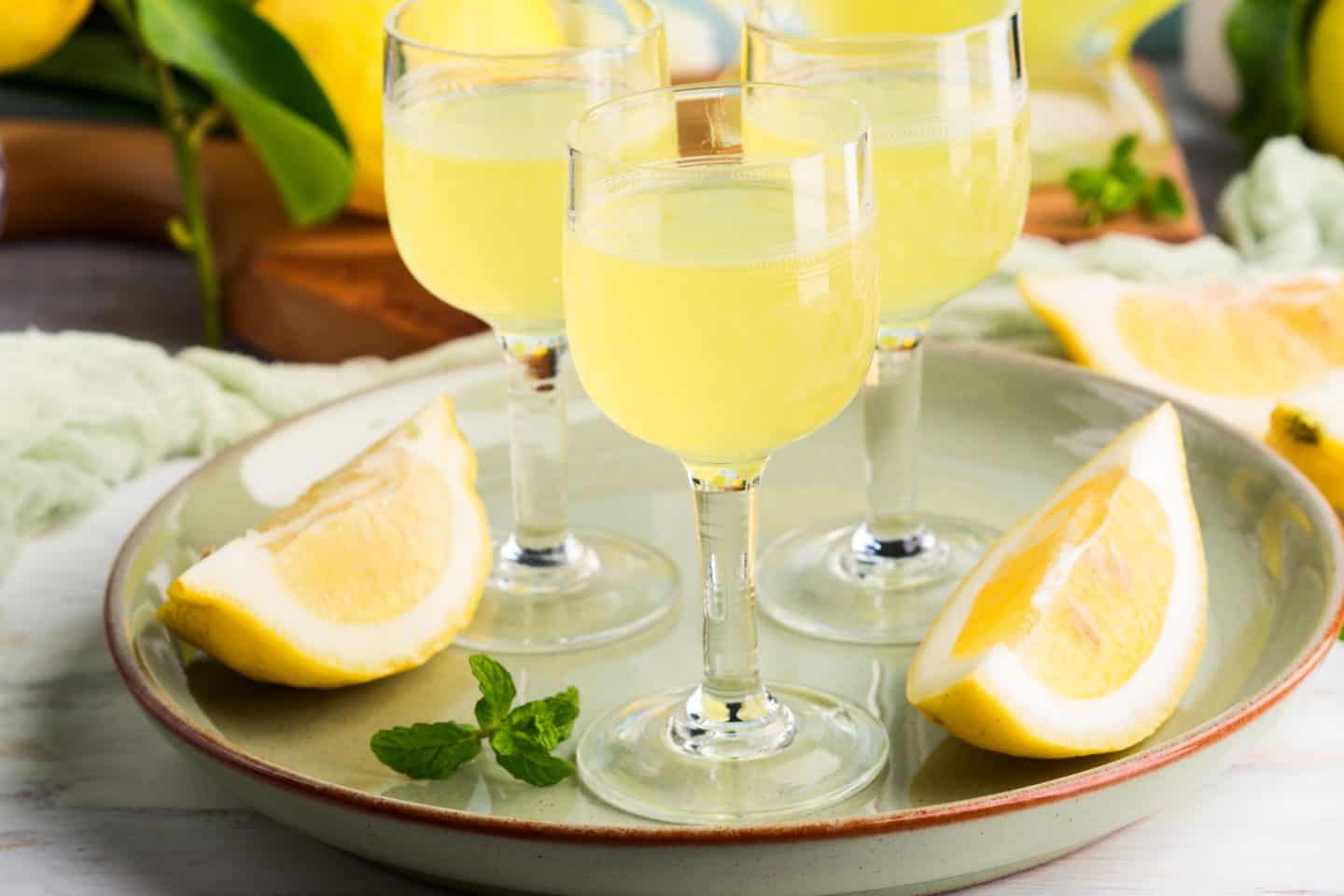How to Make Limoncello at Home (Authentic Italian Limoncello Recipe ...